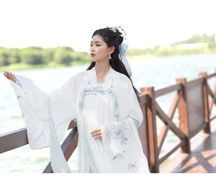 What are the types of traditional Chinese clothing Hanfu?
