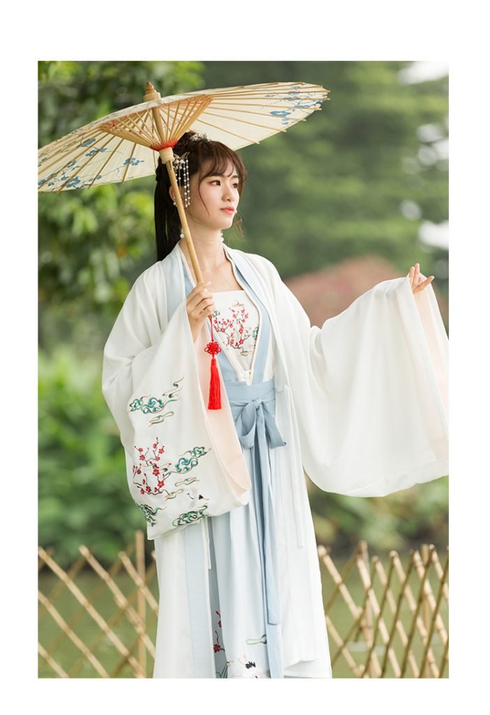 Rediscovering Tradition: The Modern Revival of Hanfu Fashion - Chinese ...